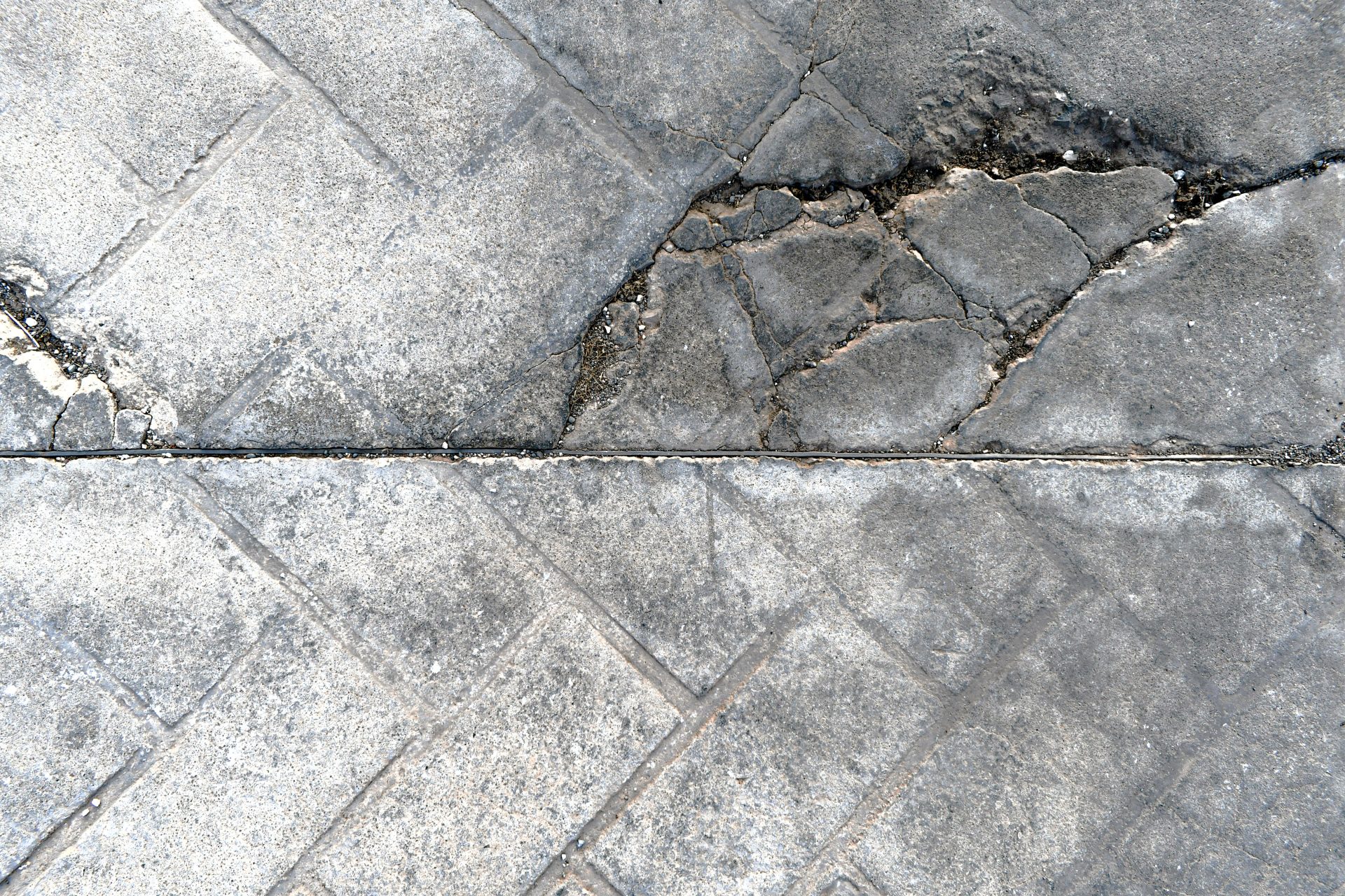 How to Repair Badly Cracked Concrete? | UFE
